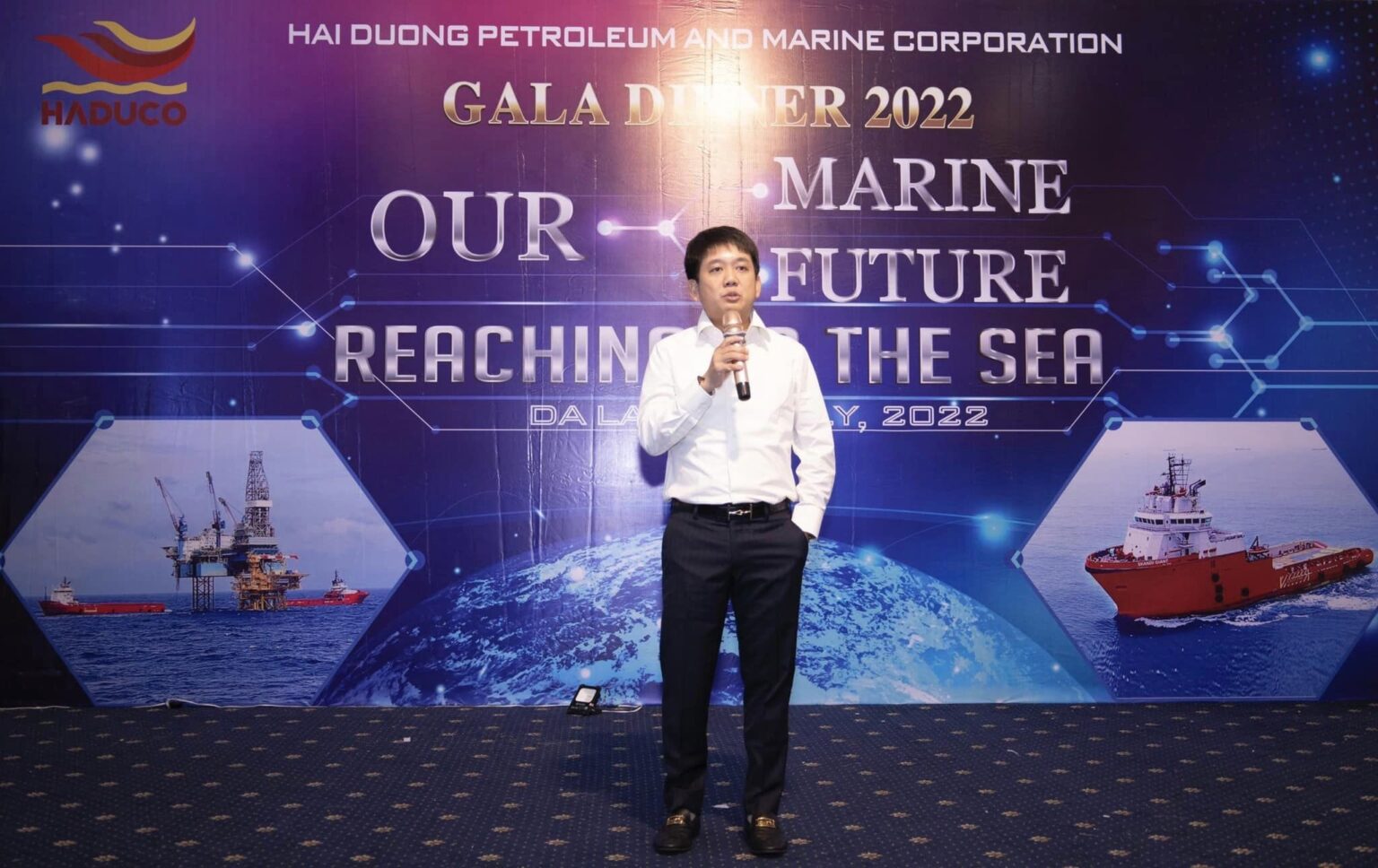 Let’s save memorable moments with us!